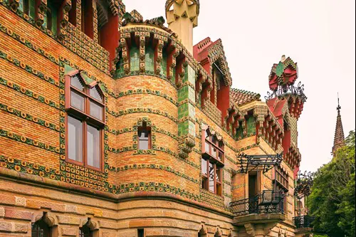 antoni gaudi sunflower house